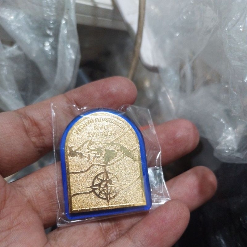 Jual perekat pemersatu bangsa emas permanen begron biru | Shopee Indonesia
