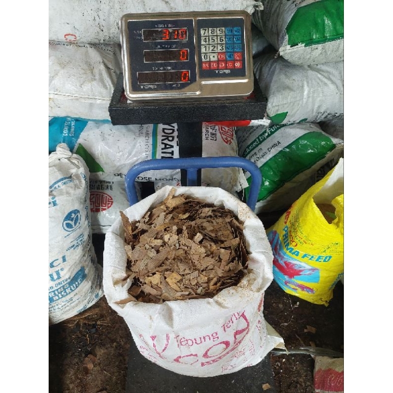 Jual Daun Bambu Kering Cacah Media Tanam Kemasan karung 25kg Kering ...