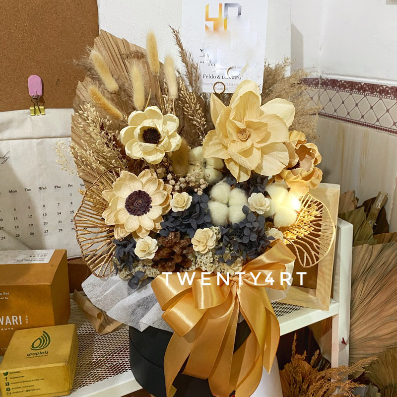 Jual BLOOM BOX MEDIUM BUNGA KERING KADO WISUDA HAMPERS ULANG TAHUN ...