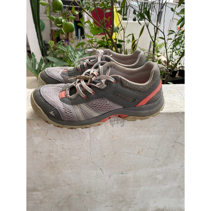 Jual preloved sepatu gunung wanita quechua decathlon second original ...