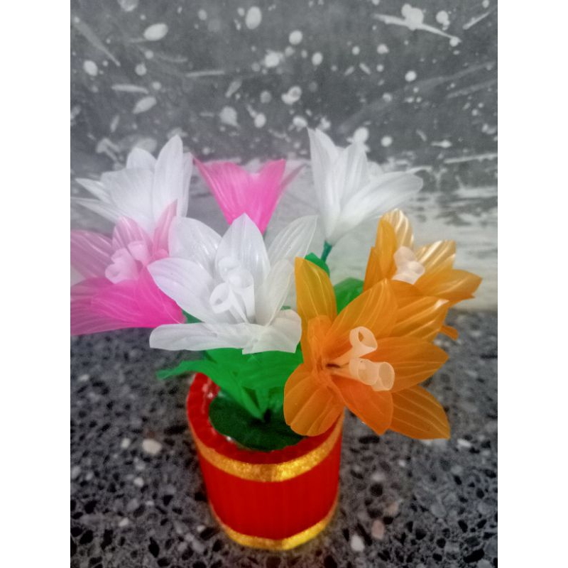 Jual bunga dan pot bunga plastik sedotan 6 tangkai bunga dan pot ...