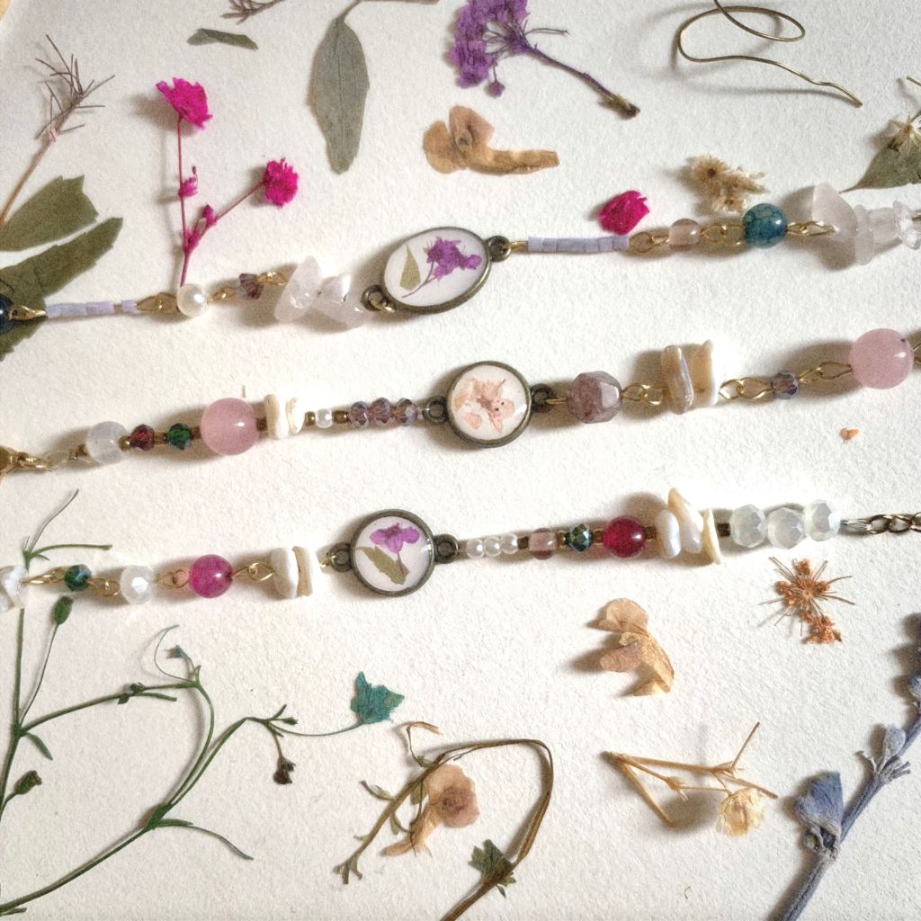 Jual Gems Stone Dried Flower - 100% Real Dried Flower [Gelang Bunga ...