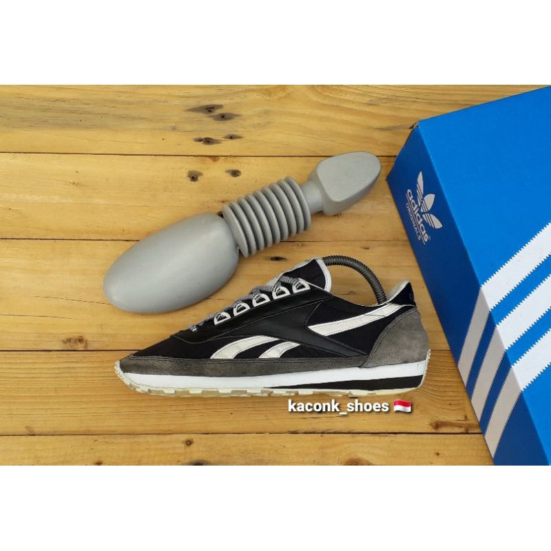 Jual SEPATU SNEAKERS CASUAL REEBOK AZTEC BLACK WHITE ORIGINAL | Shopee ...