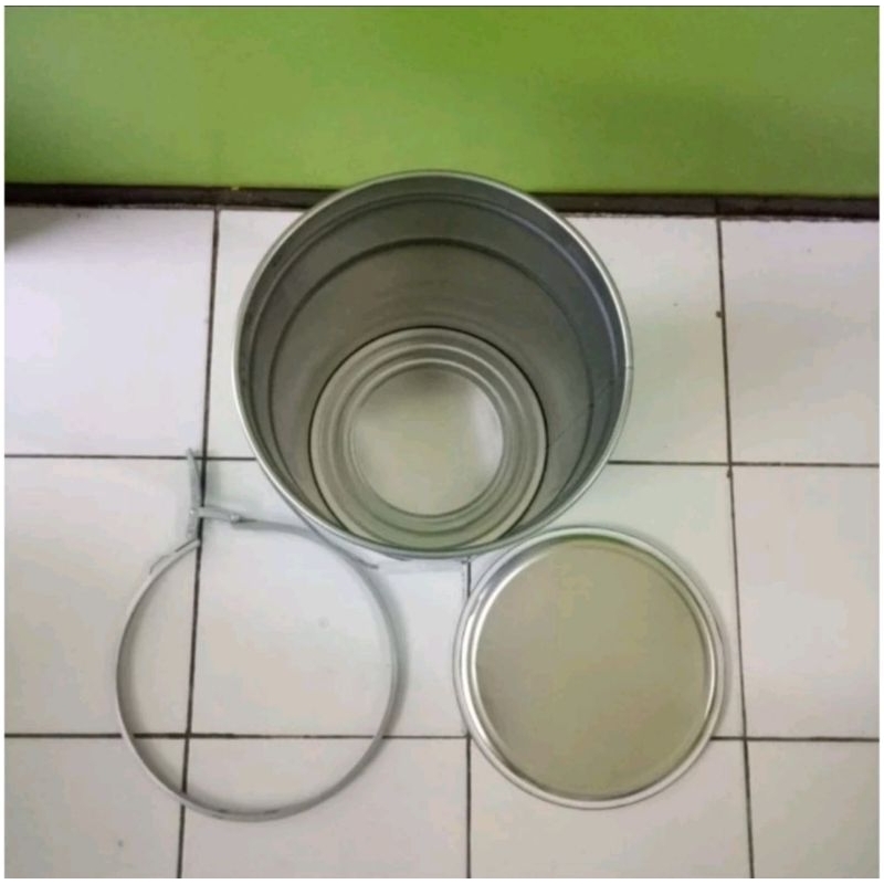 Jual ember besi / ember kaleng/ember palken 25L | Shopee Indonesia