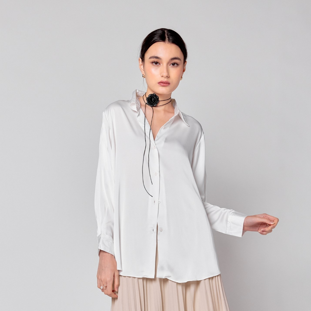 Jual **CACAT/ REJECT** CRYSTAL SILK SHIRT BROKEN WHITE | Shopee Indonesia