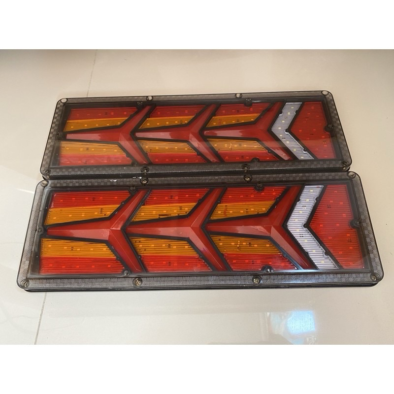 Jual Stop Lamp Lampu Belakang Truk 24 Volt Model Panah 33cm | Shopee ...