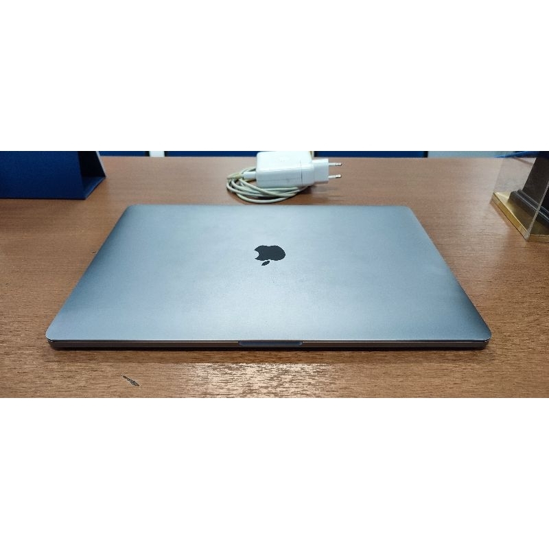 Jual MacBook Pro 2017 Retina 15 inch Core i7 16GB SSD 256GB VGA AMD ...