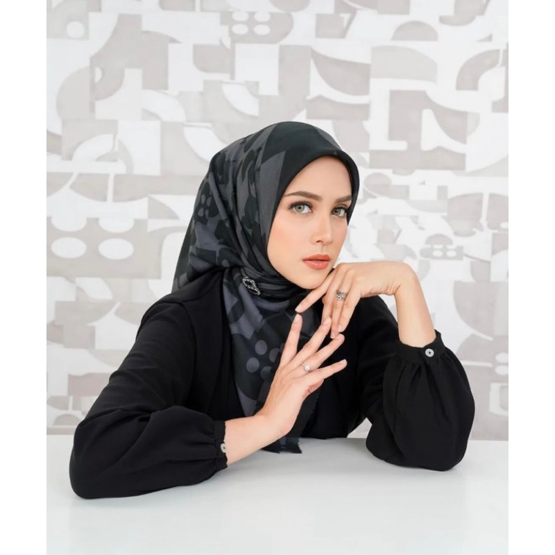 Jual Jastip Jilbab Buttonscarves terbaru The Cut and Paste | Shopee ...