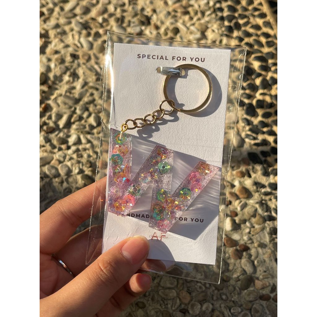 Jual Alphabet Letter Keychain Resin Gantungan Kunci Huruf Ganci Custom ...