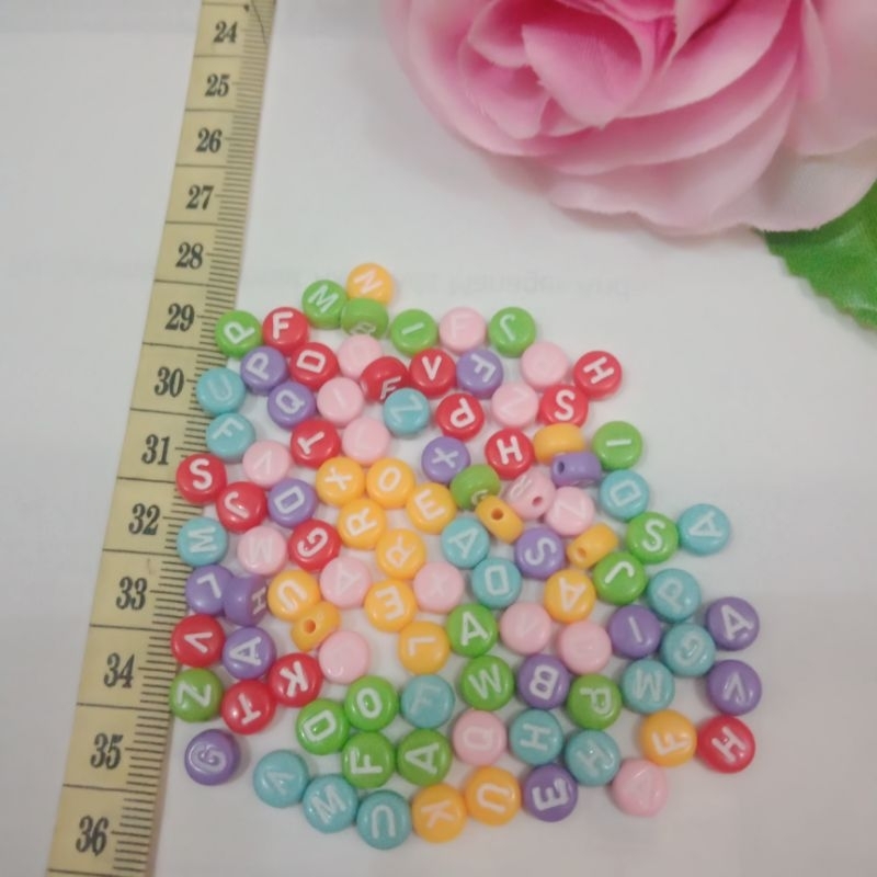 Jual 100pcs Manik huruf bulat pipih tablet mix warna | Shopee Indonesia