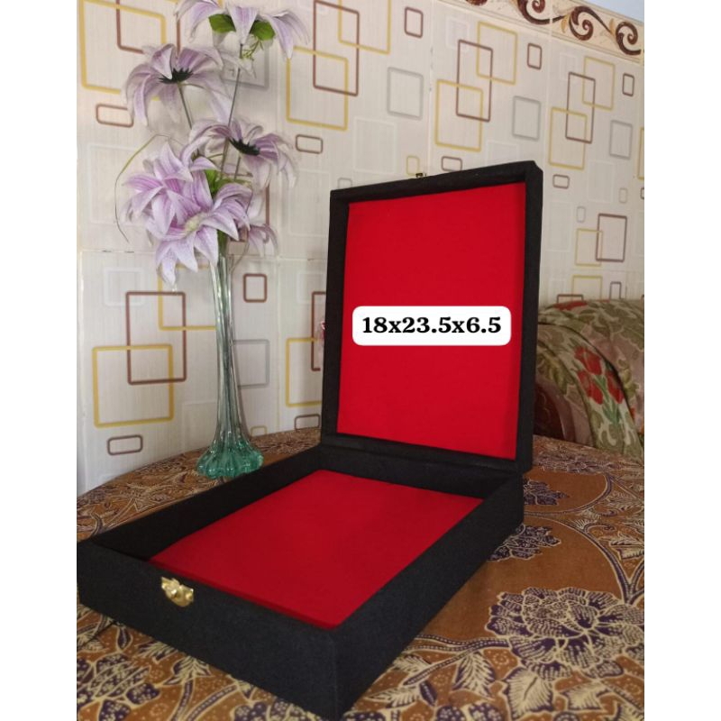 Jual BOX PLAKAT BLUDRU AKRILIK RESIN KAYU BOK perhiasan,kado wisuda ...