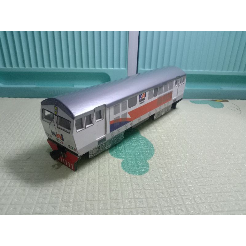 Jual MINIATUR LOKOMOTIF BB 304 PUTIH ORANYE | Shopee Indonesia