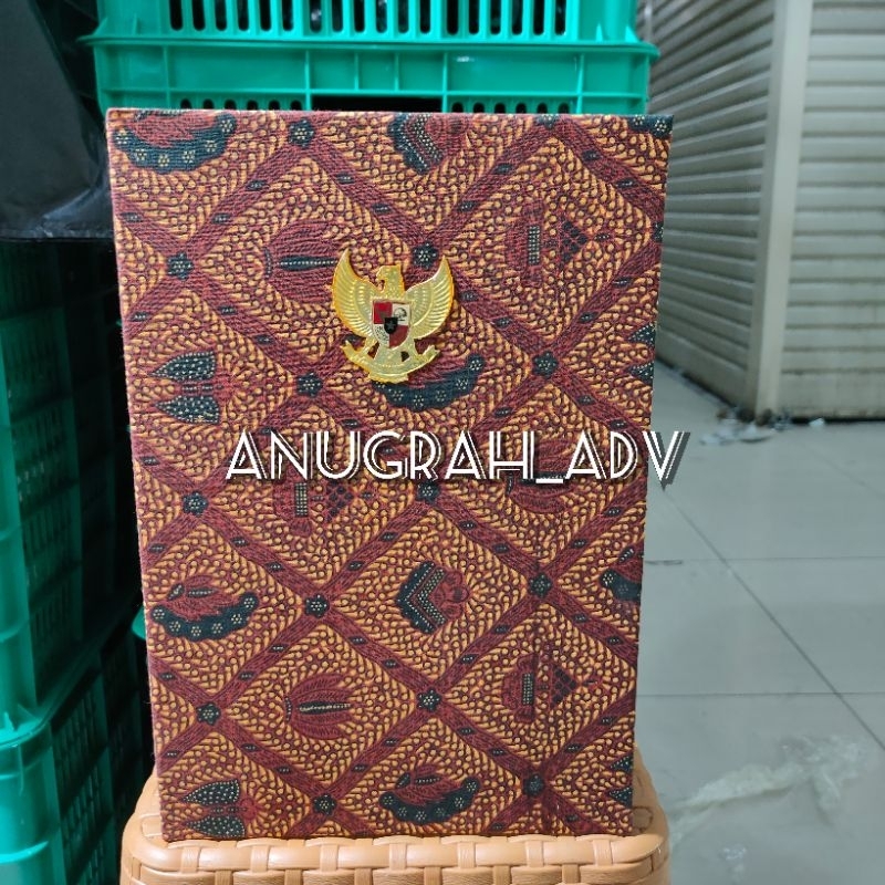 Jual map batik map upacara map kantor logo garuda timbul emas | Shopee ...