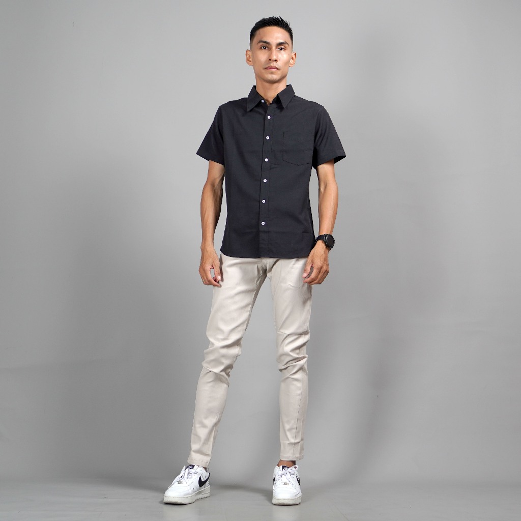 Jual Okechuku CALEB Kemeja Pria Polos Lengan Pendek Work Shirt Baju Pria - HITAM | Shopee Indonesia