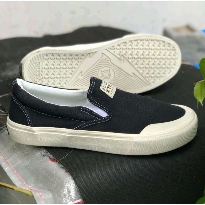 Jual XTERNALSTEPSURE original X slipon akimichi japan black white ...