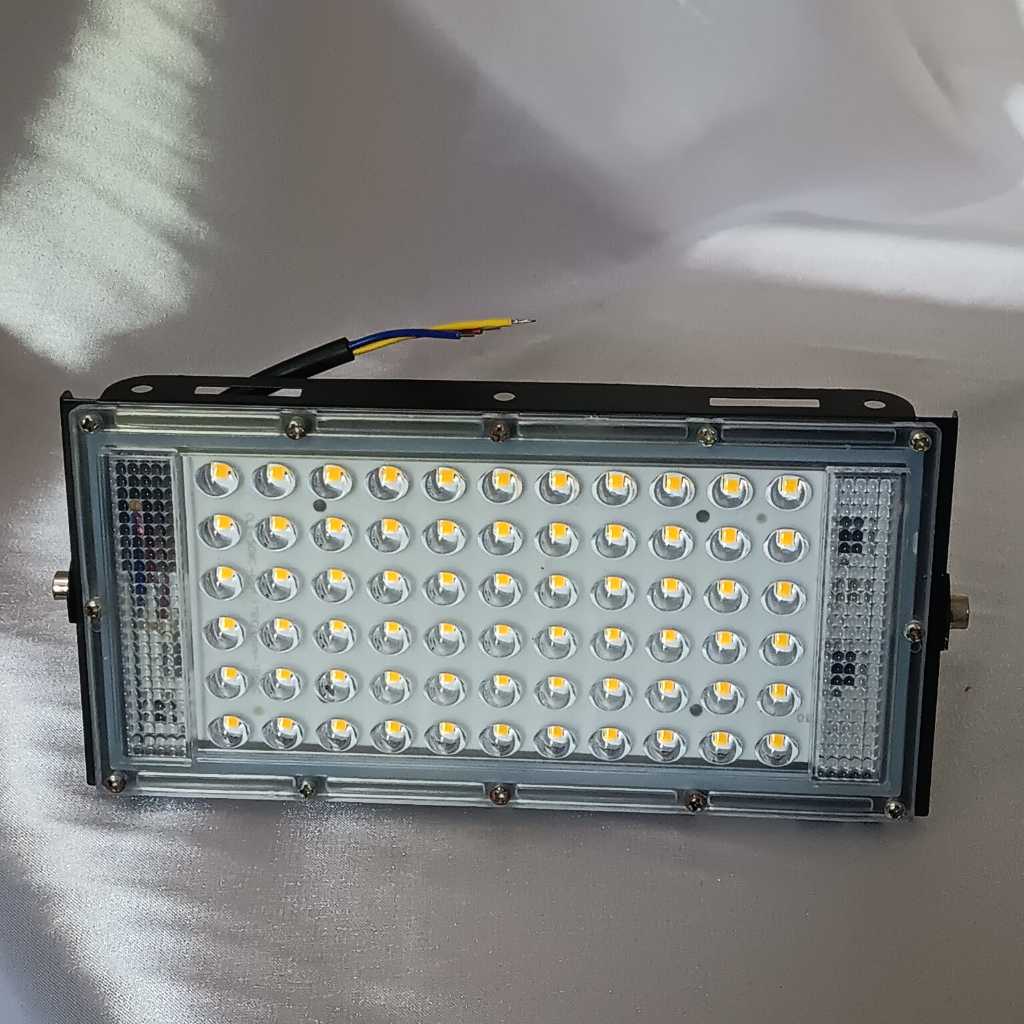 Jual Lampu Sorot LED Floodlight Lampu Sorot Outdoor 50 Watt | Shopee ...