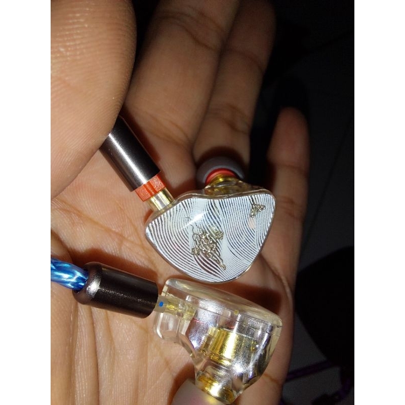 Jual tangzu wan er + Xinhs Rainbow Blue 16 Core SPC 2pin,eartip dan kabel bawaan belom pernah ...