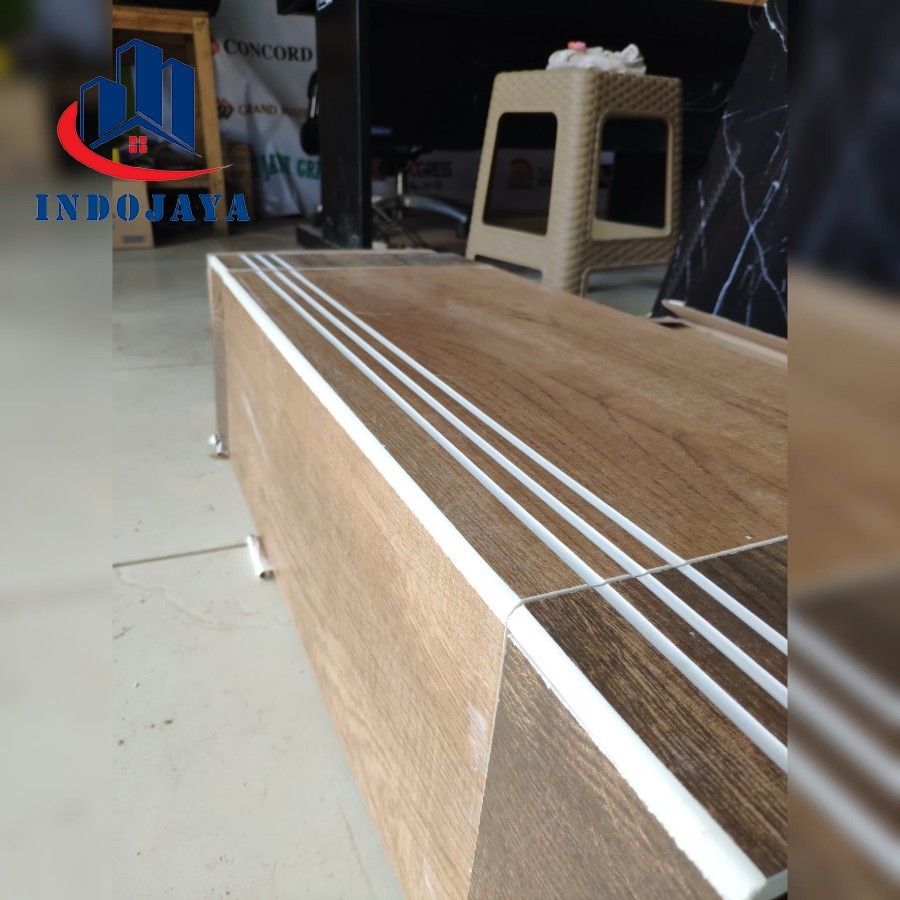 Jual kramik tangga motif kayu 30x80 30x90 keramik custom ukuran list ...