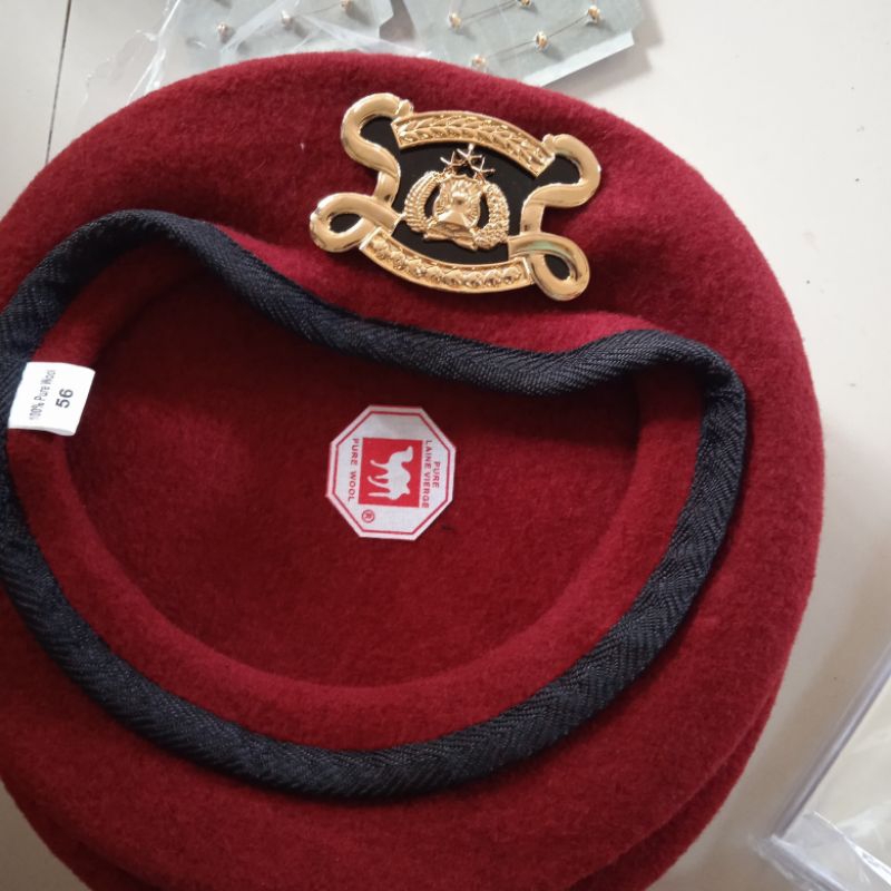 Jual baret reserse reskrim merah tua camel plus emblem | Shopee Indonesia