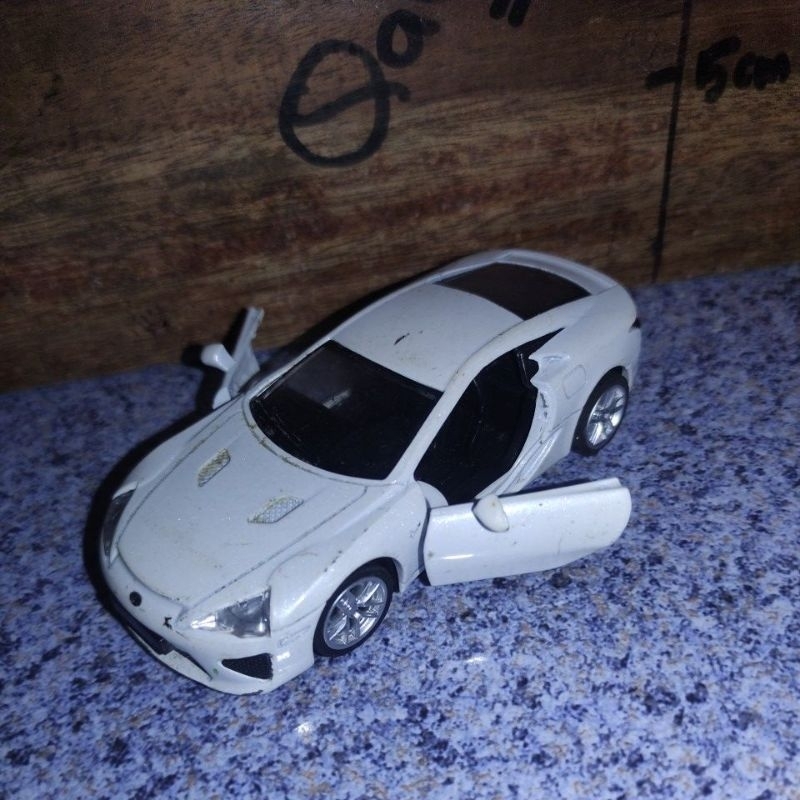 Jual Diecast Lexus LFA 1:43 MSZ white besi | Shopee Indonesia