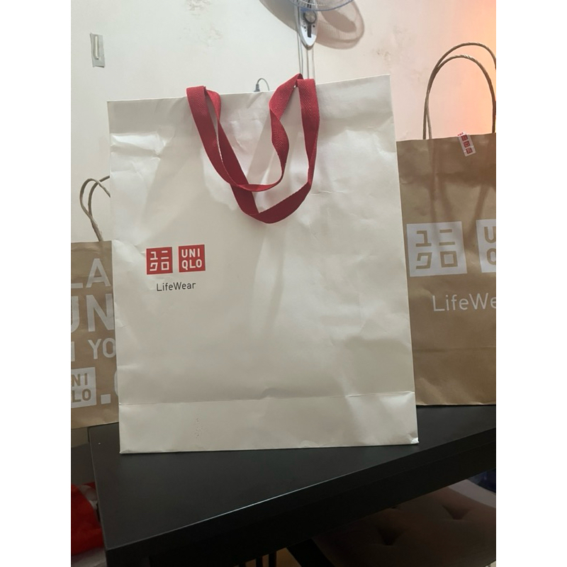Jual Paper bag uniqlo, zara, hnm, miniso | Shopee Indonesia