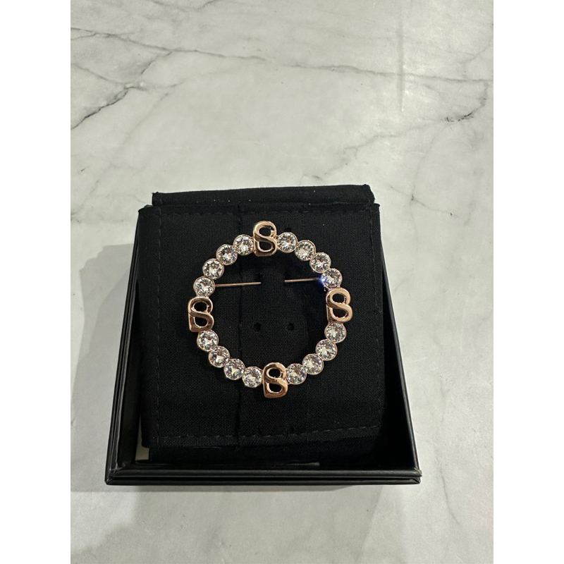 Jual Buttonscarves Anna Round Brooch | Shopee Indonesia