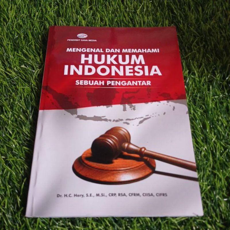 Jual BUKU MENGENAL DAN MEMAHAMI HUKUM INDONESIA SWBUAH PENGANTAR | Shopee Indonesia