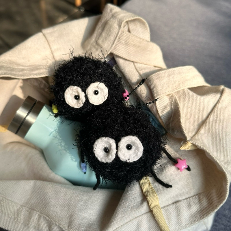 Jual keychain totoro soot sprites/ dust bunnies rajut | Shopee Indonesia