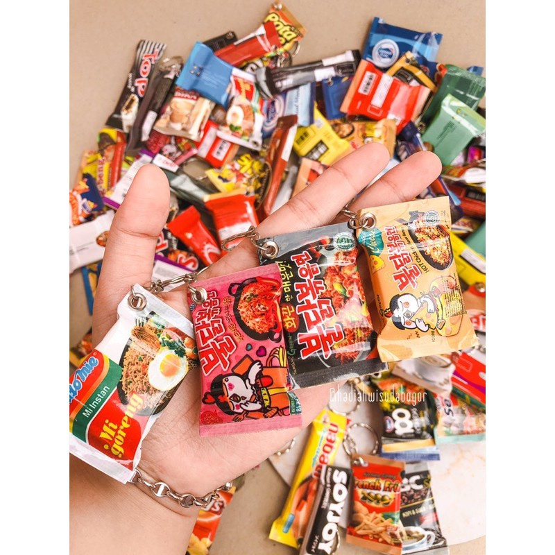 Jual Gantungan Kunci Snack Cemilan Makanan Ringan / Ganci Keychain ...