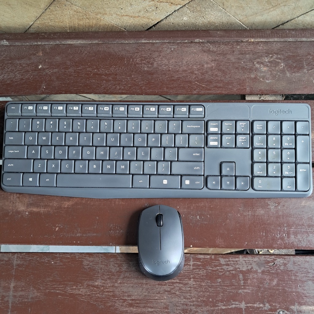 Jual Keyboard Logitech dan Mouse Wireless Set second | Shopee Indonesia