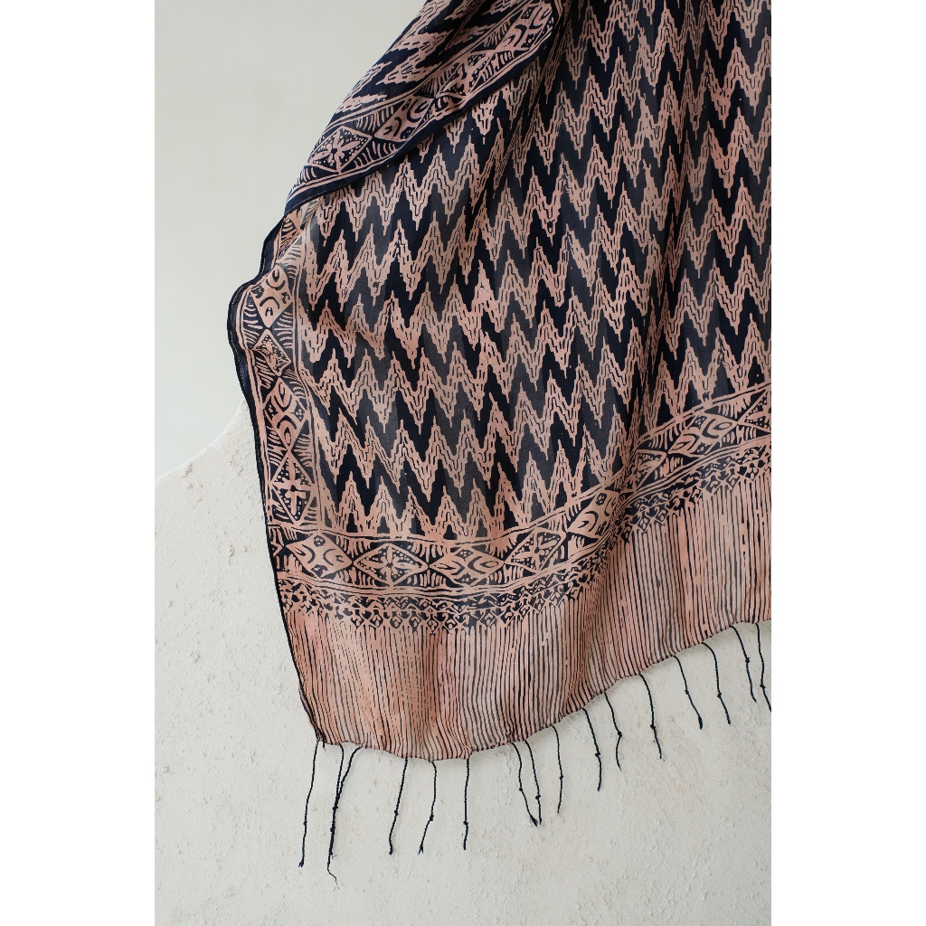 Jual Batik Ratu - Songket in Black - Syal Batik Sutra - 55 | Shopee ...