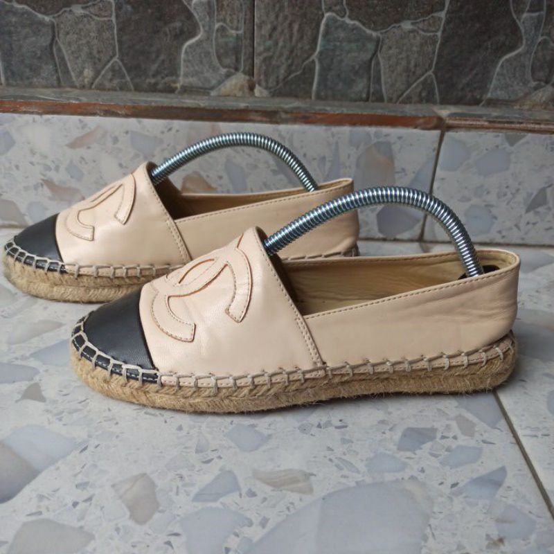 Jual SEPATU CHANEL MADE IN ITALY ORIGINAL SECOND | Shopee Indonesia