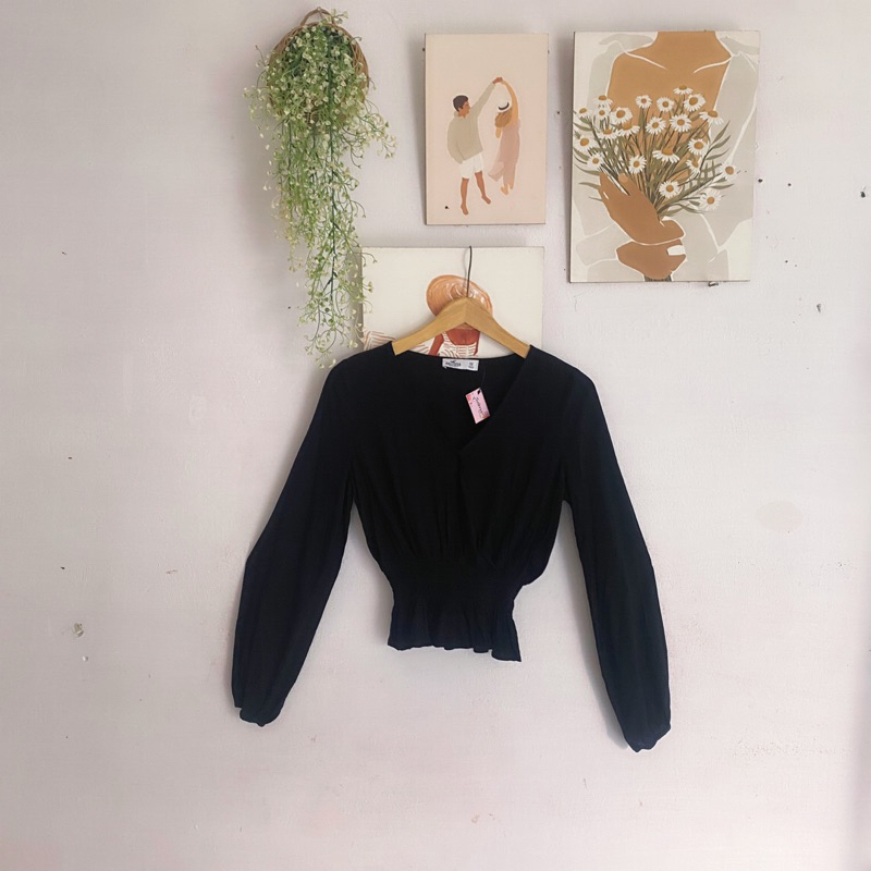 Jual CROP TOP PEPLUM HITAM POLOS | Shopee Indonesia