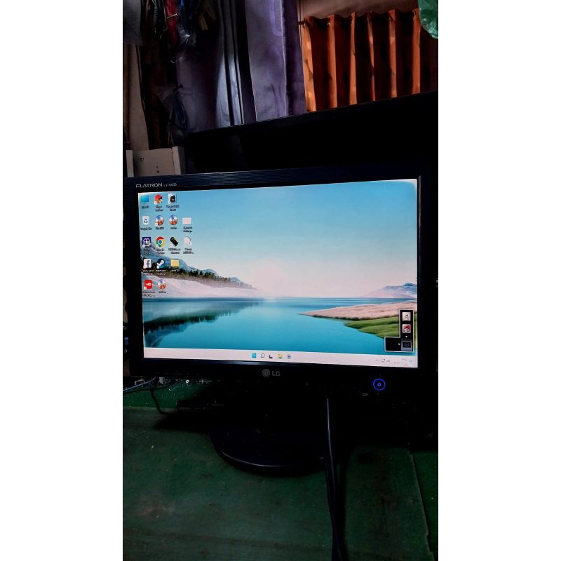 Jual monitor 16/17 in minus(baca keterangan iklan) | Shopee Indonesia