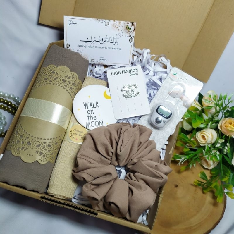 Jual PAKET N HAMPERS GIFT BOX HIJAB BELLA/ hijab KADO CEWEK / KADO ...