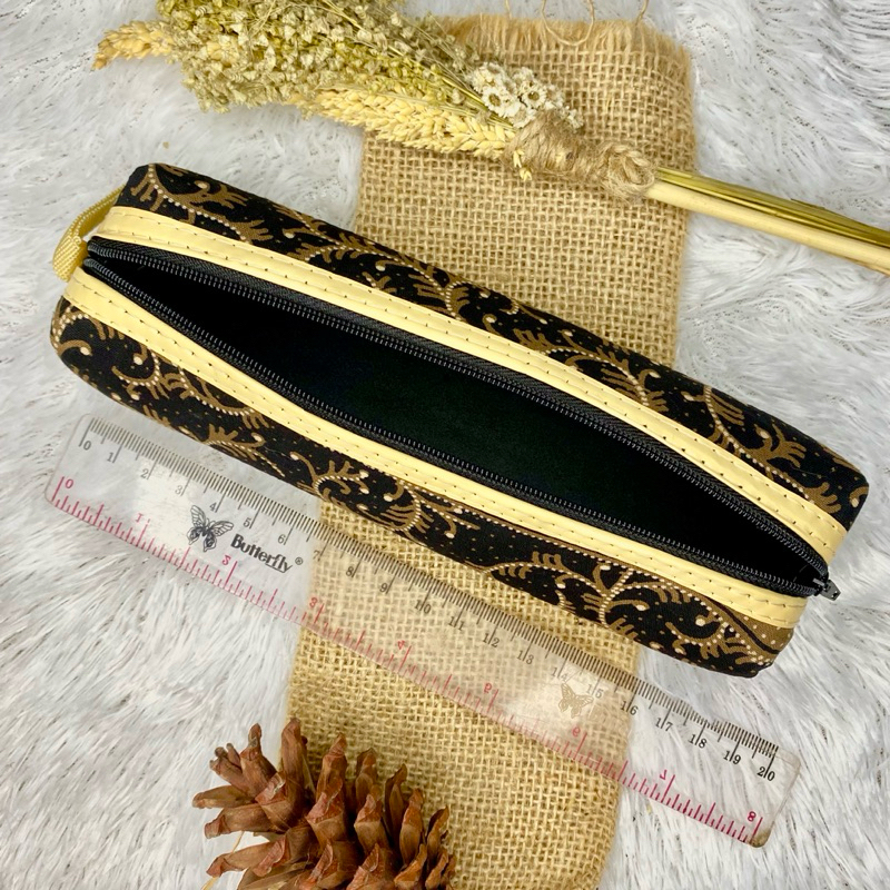 Jual Souvenir Pernikahan Tempat Pensil Batik Khas Jogja 19 x 7 cm (1kg muat 50pcs) | Shopee ...