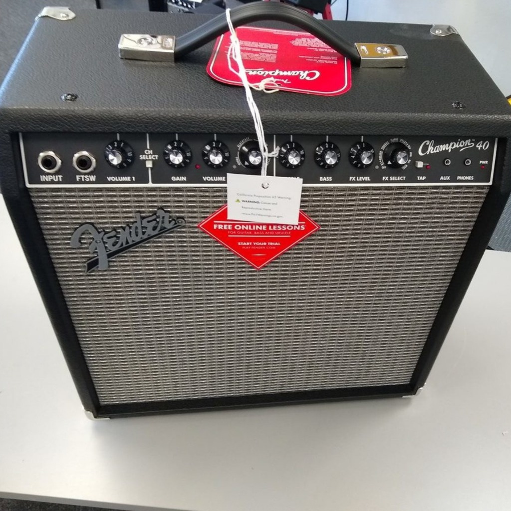 Jual Ampli Gitar / Amplifier Guitar FENDER CHAMPION 40 COMBO 30 Watt ...