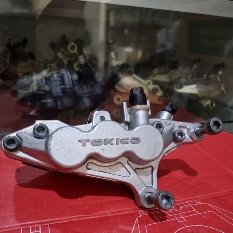 Jual Kaliper cakram depan TOKICO 6 piston kanan Suzuki GSXR GSX 750 1000 1300 Hayabusa | Shopee ...