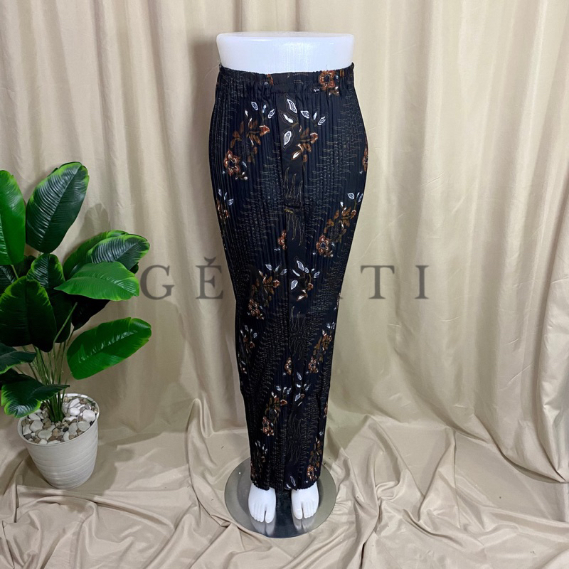 Jual Jarik Rok Plisket Wiru Motif | Warna Hitam Kombinasi | Shopee ...