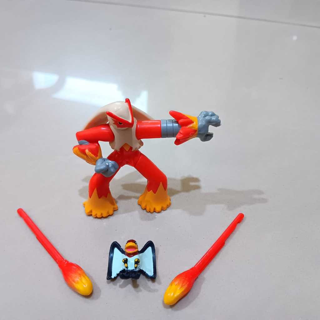 Jual Hasbro 2003 Pokemon TAILLOW & BLAZIKEN Figure | Shopee Indonesia