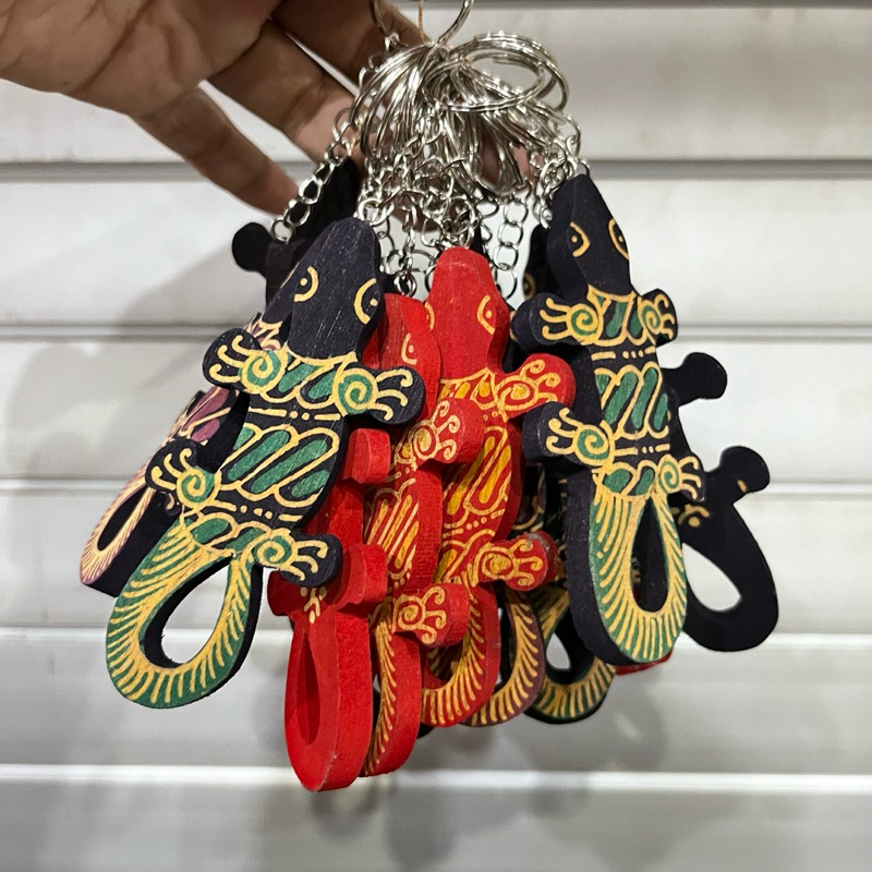 Jual Gantungan kunci khas malioboro jogja kayu batik ukir 1 kodi (isi 20 pcs) | Shopee Indonesia