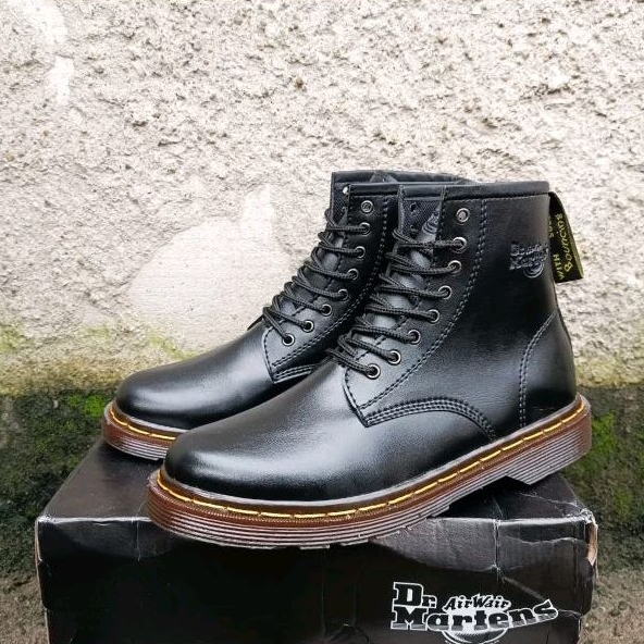 Jual Sepatu Boots Dr Martens 8 Hole/Sepatu Terlalris Dockmart Pria ...
