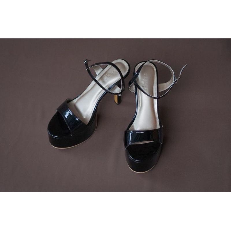 Jual sewa heels hitam | heels prewedding wisuda | Shopee Indonesia