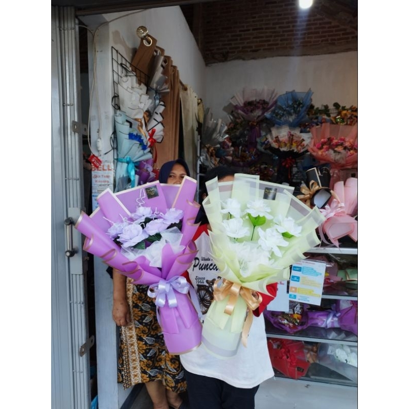 Jual Bunga Bouquet satin Flower Satin ukuran XL bouquet 5 mawar murah ...