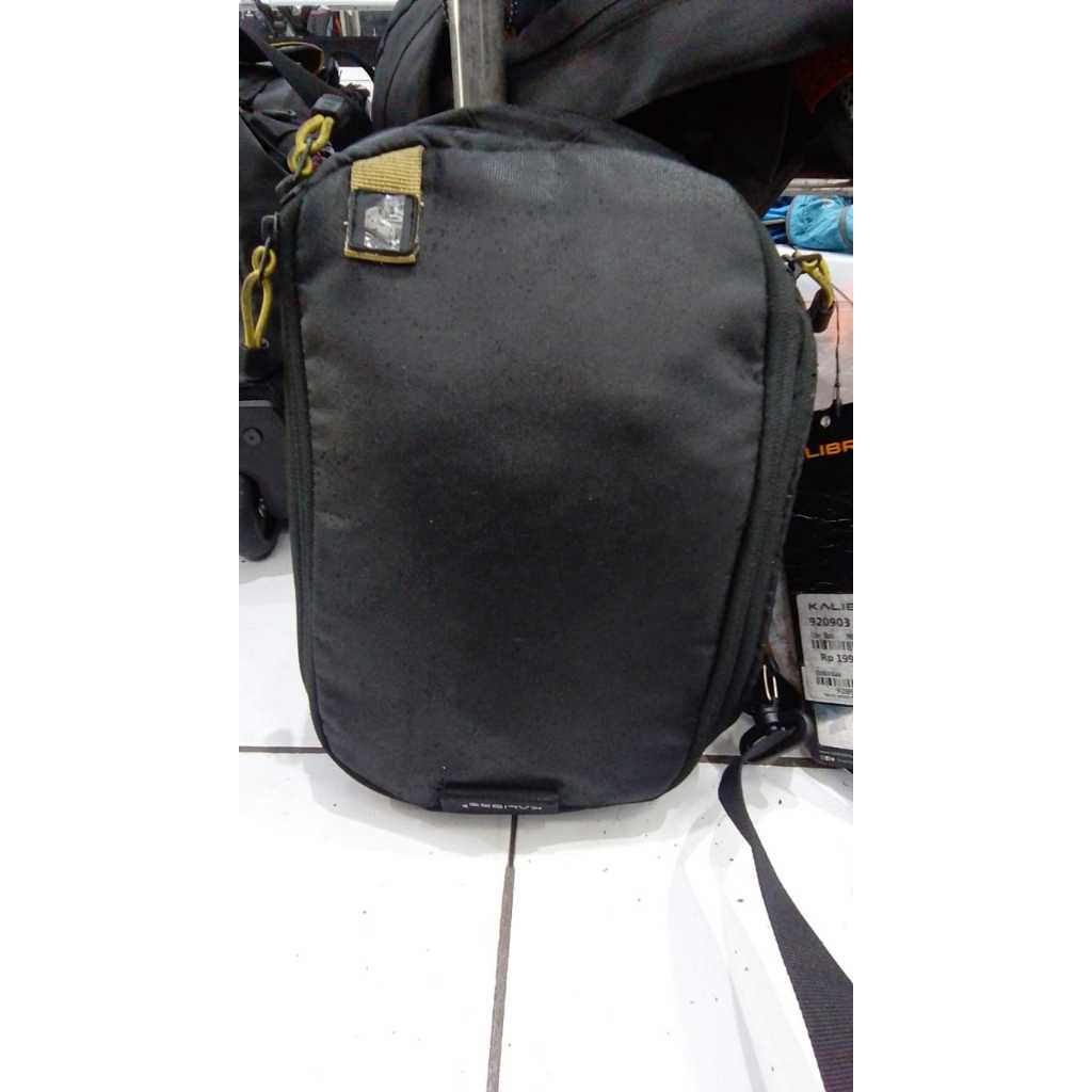Jual 1172 BARANG DISPLAY / CACAT TAS SELEMPANG KALIBRE Predator Delta ...