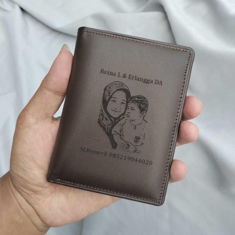 Jual Dompet Kulit Pria Original Lipat Vertikal Berdiri Custom Nama Logo ...
