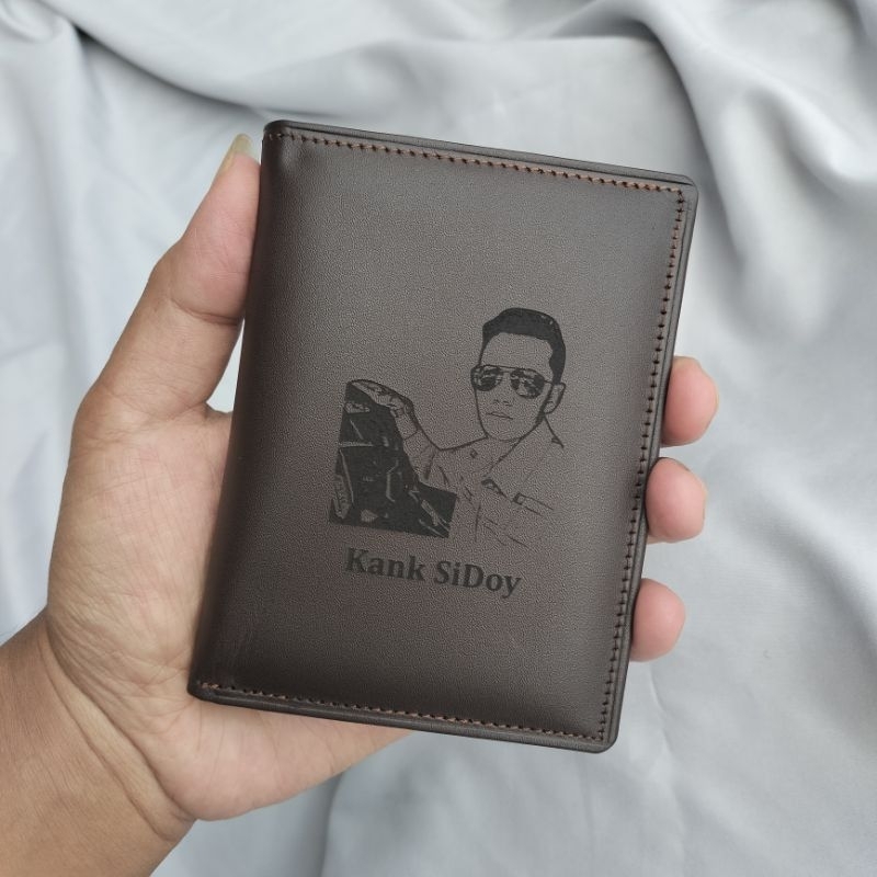 Jual Dompet Kulit Pria Original Berdiri Vertikal Custom Nama Logo Foto ...