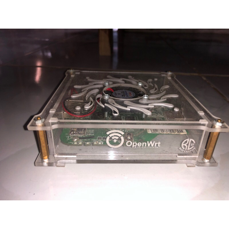 Jual STB HG680p Openwrt custom case akrilik | Shopee Indonesia