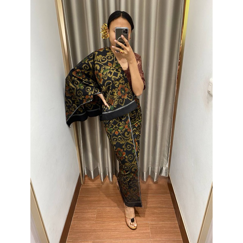 Jual tenun endek patra bali warna hitam klasik gringsing | Shopee Indonesia