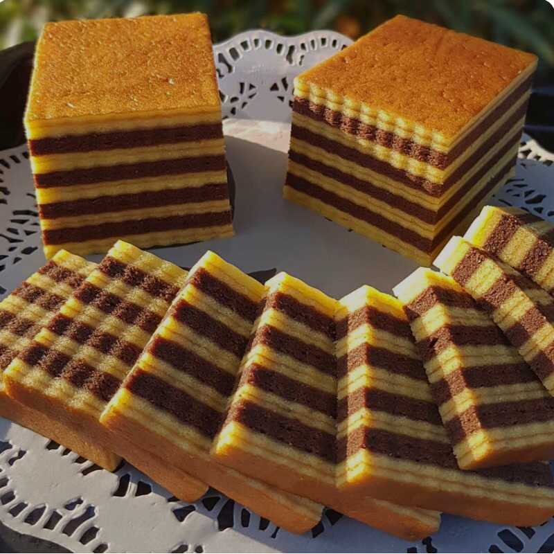 Jual LAPIS LEGIT ORIGINAL / KUE LAPIS LEGIT ukuran 17x7 cm | Shopee ...